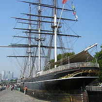 Cutty Sark burns in London